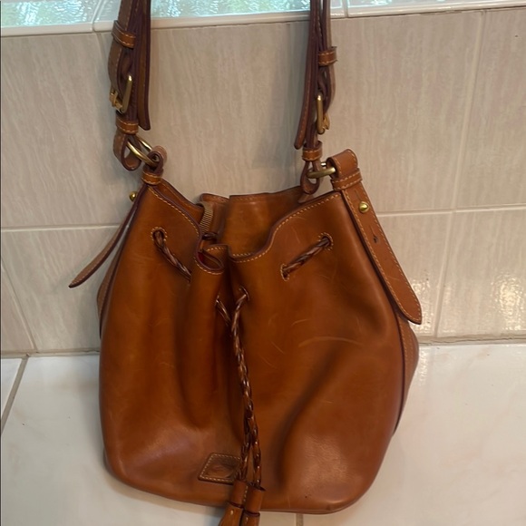 Dooney & Bourke | Bags | Elegant Tan Leather Bucket Bag | Poshmark